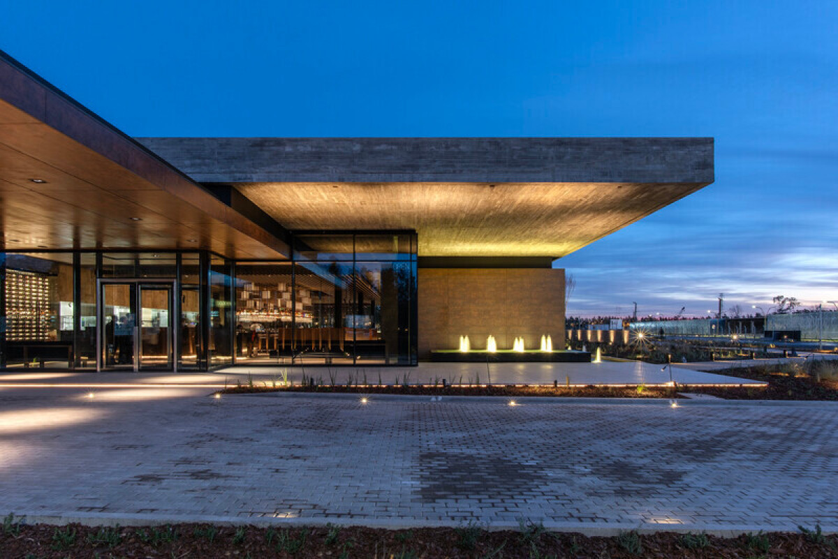 Carla Bechelli Arquitectos: Immersive restaurant design embraces nature ...