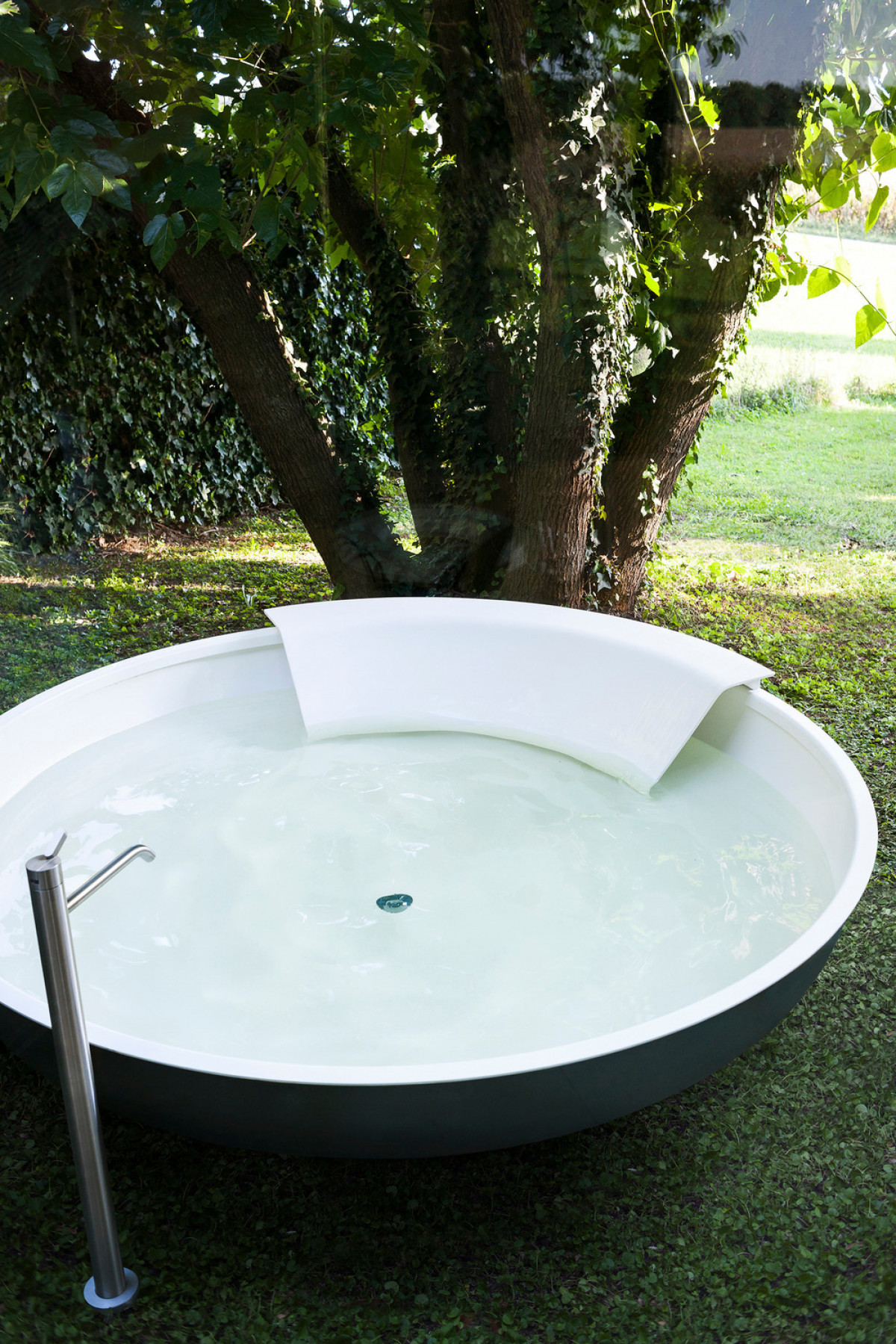 The Agape Outdoor Collection Milano, Italy | Design Dekko