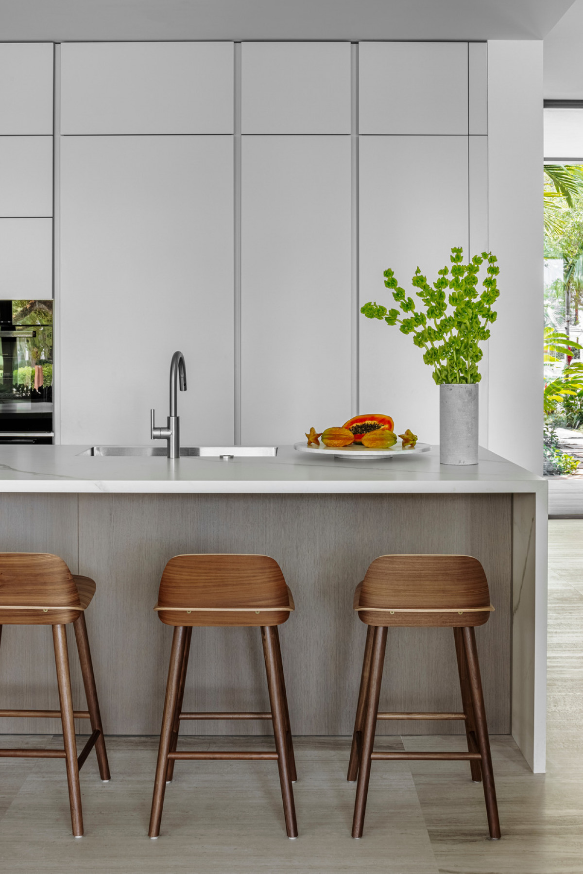 Strang Design realizes sustainable waterfront residence | Design Dekko