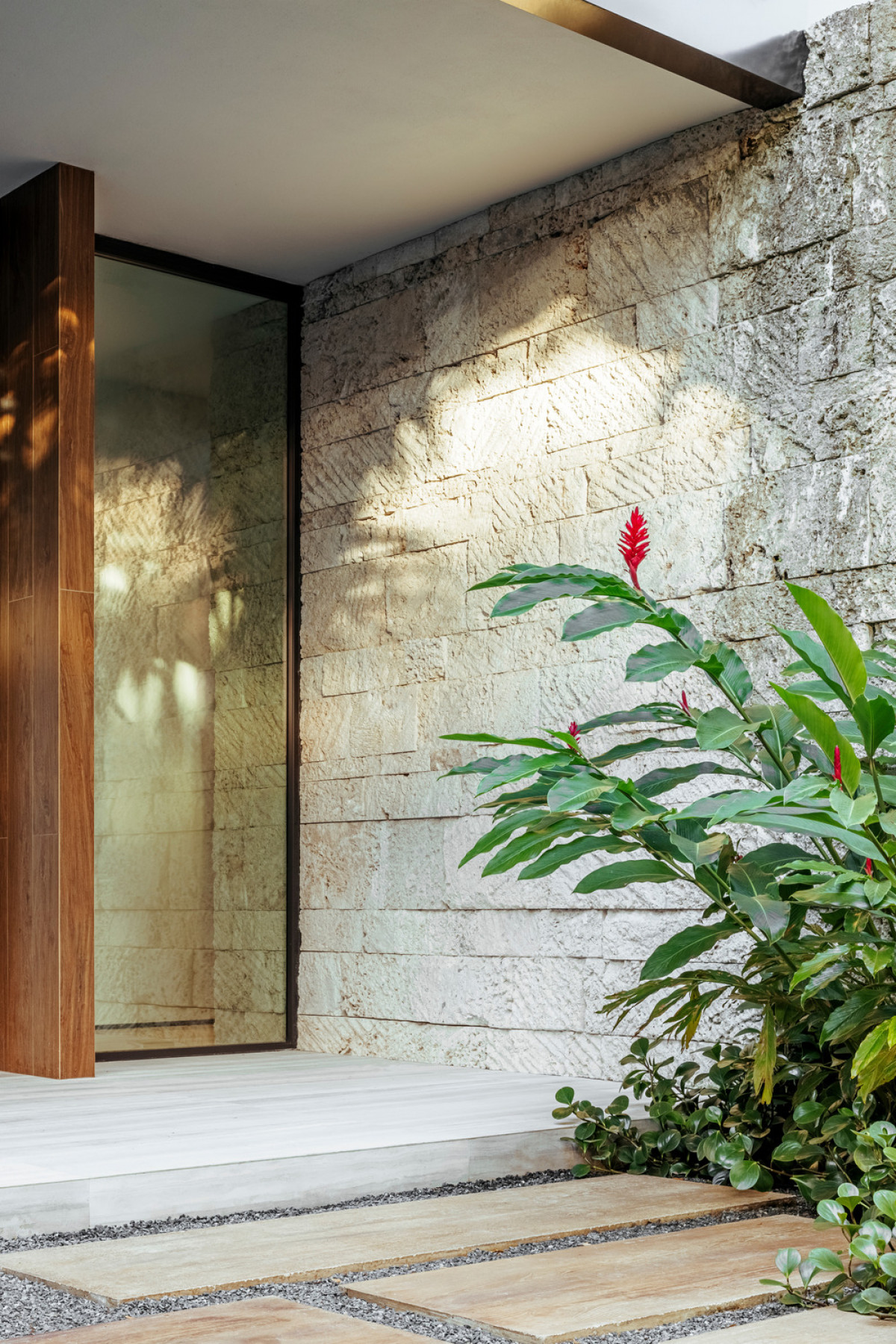 Strang Design realizes sustainable waterfront residence | Design Dekko