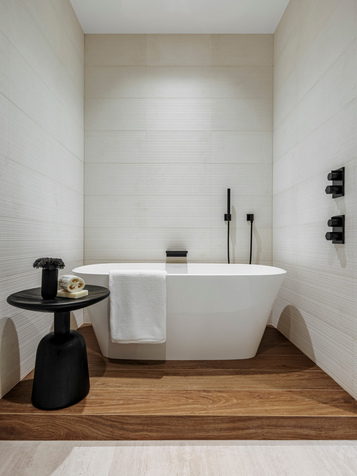 Strang Design realizes sustainable waterfront residence | Design Dekko